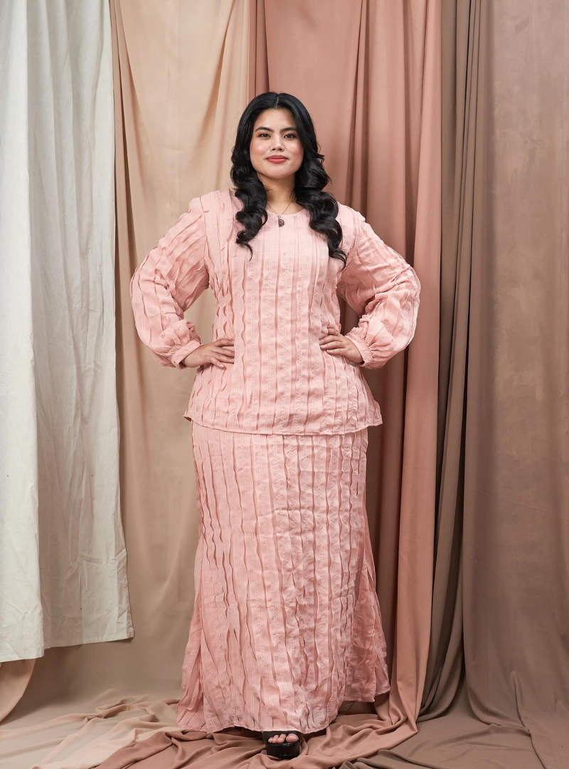Ms Aminah 3D Pleated Frizzy Kurung Modern – CURVA FABULOUS