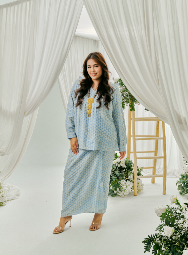 Tun Natasha Eyelet Kurung Kedah Top Only – CURVA FABULOUS