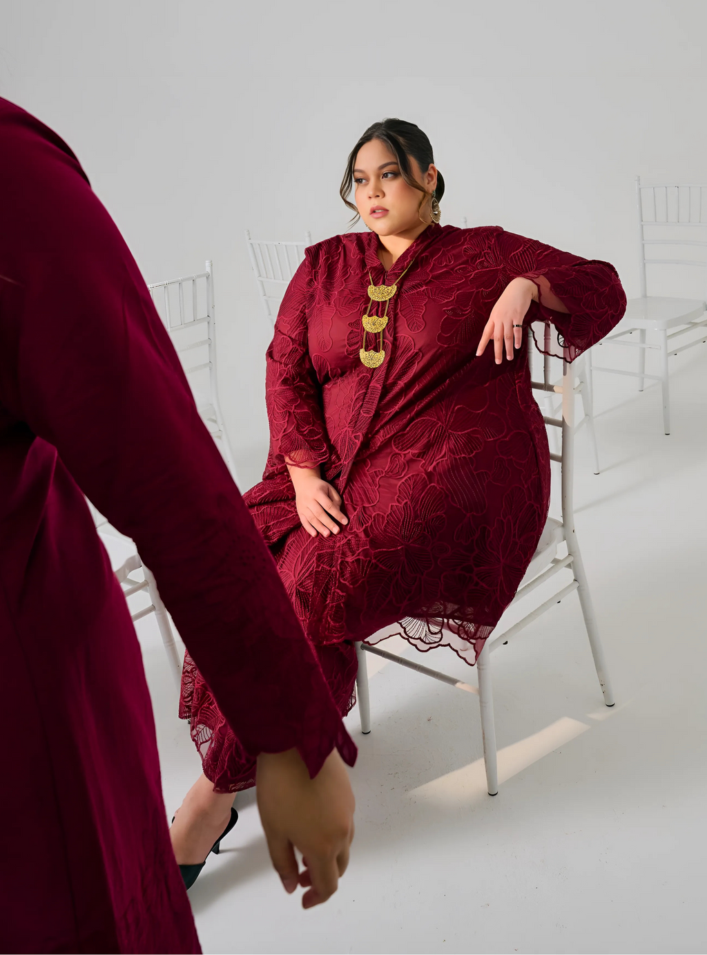 Tun Senah Embroidered Lace Kebarung - Burgundy – CURVA FABULOUS