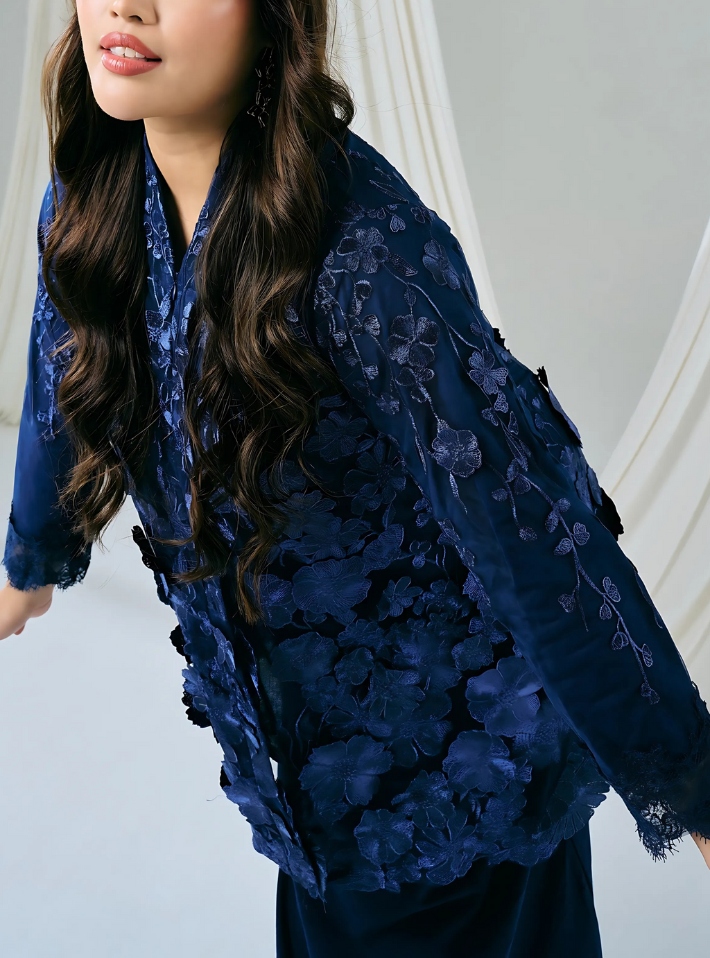Tun Embun 3D Embroidered Kebaya Kurung - Navy Blue – CURVA FABULOUS